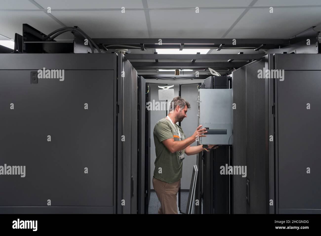 Engineer in ai server farm hi-res stock photography and images - Alamy