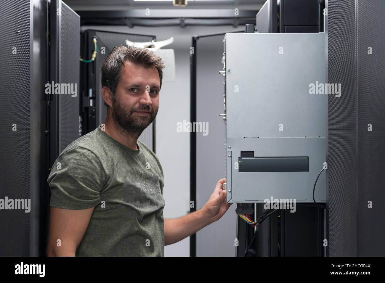 Engineer in ai server farm hi-res stock photography and images - Alamy