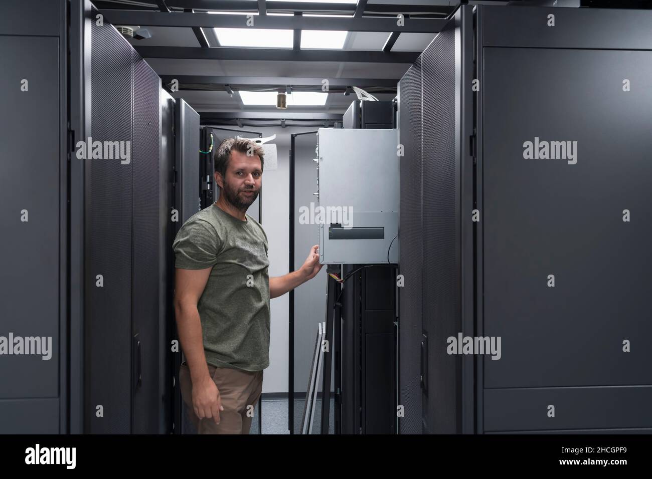 Engineer in ai server farm hi-res stock photography and images - Alamy