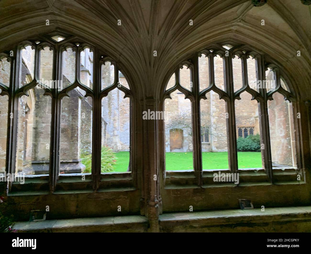 Old lake house wiltshire hi-res stock photography and images - Alamy