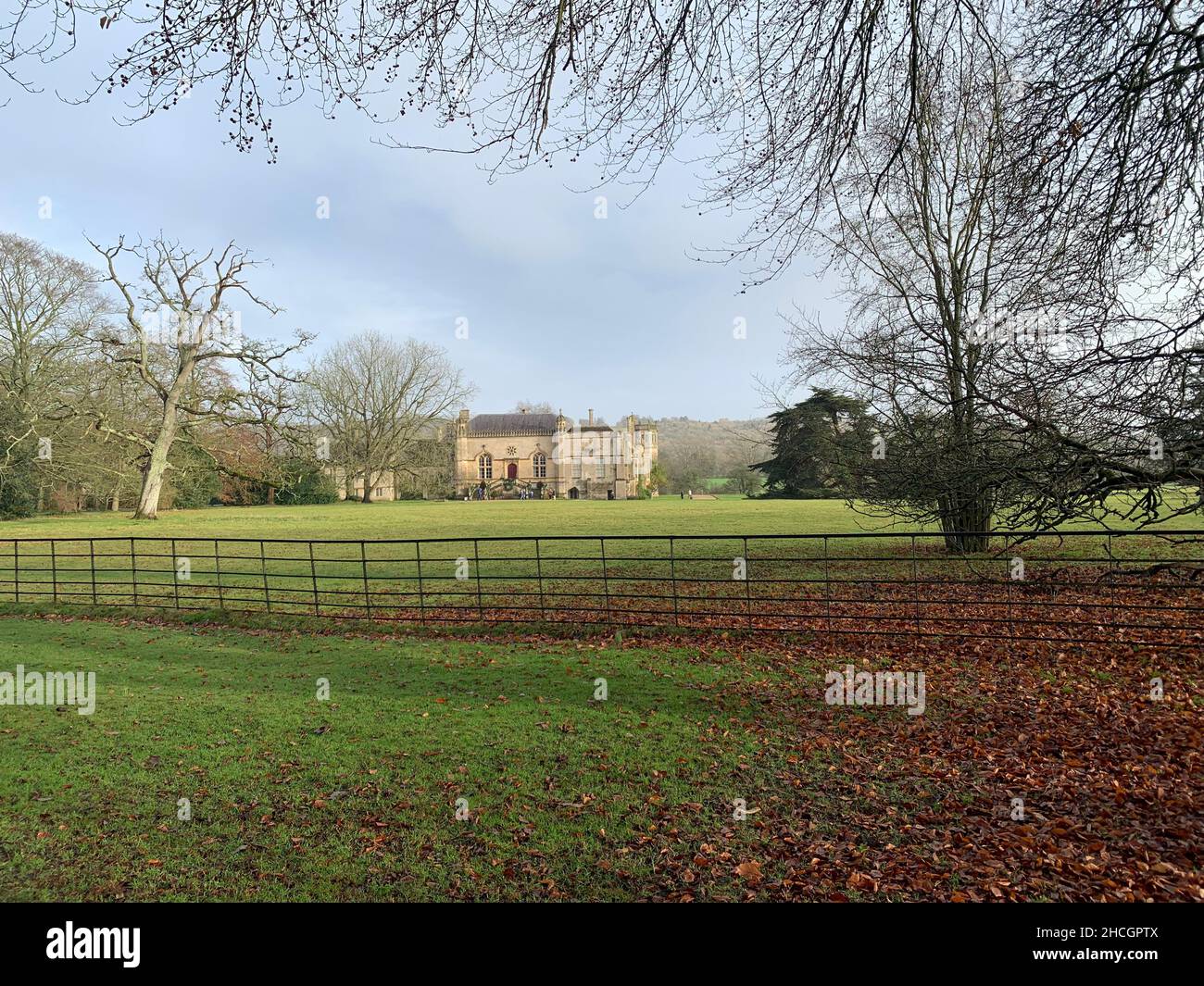 Old lake house wiltshire hi-res stock photography and images - Alamy