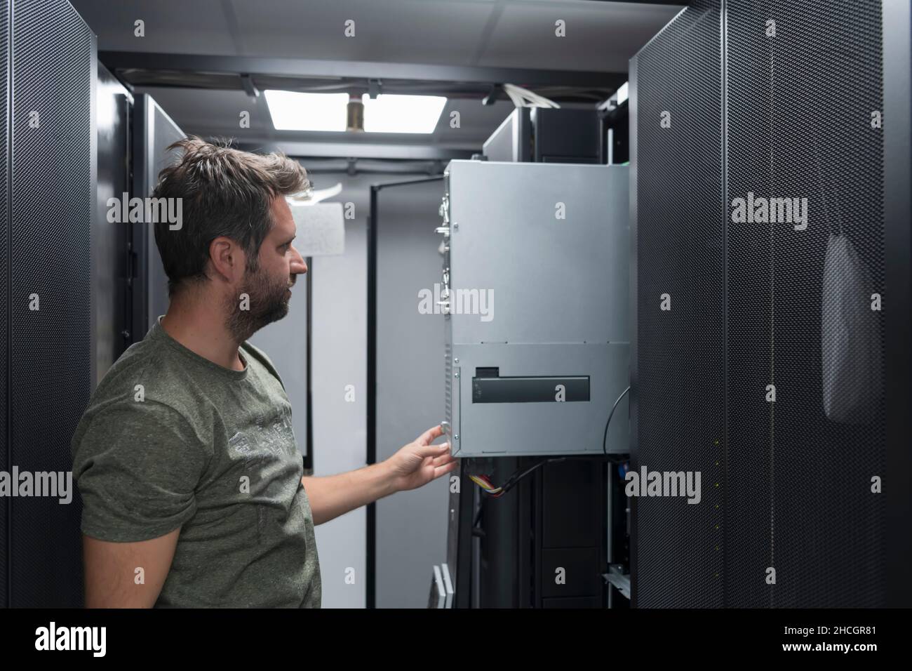 Engineer in ai server farm hi-res stock photography and images - Alamy