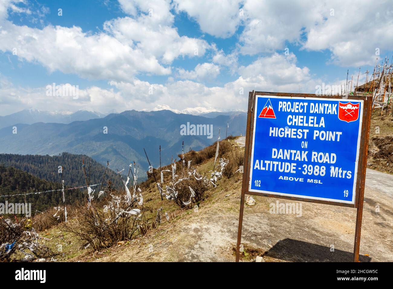 Bhutan himalaya snow hi-res stock photography and images - Alamy