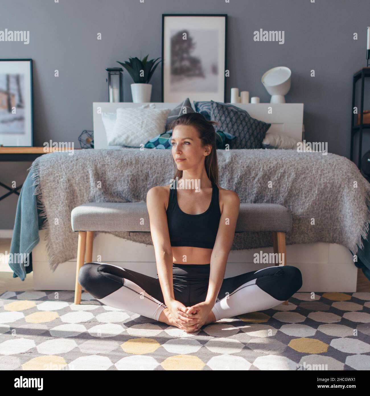Spread knees legs hi-res stock photography and images - Alamy