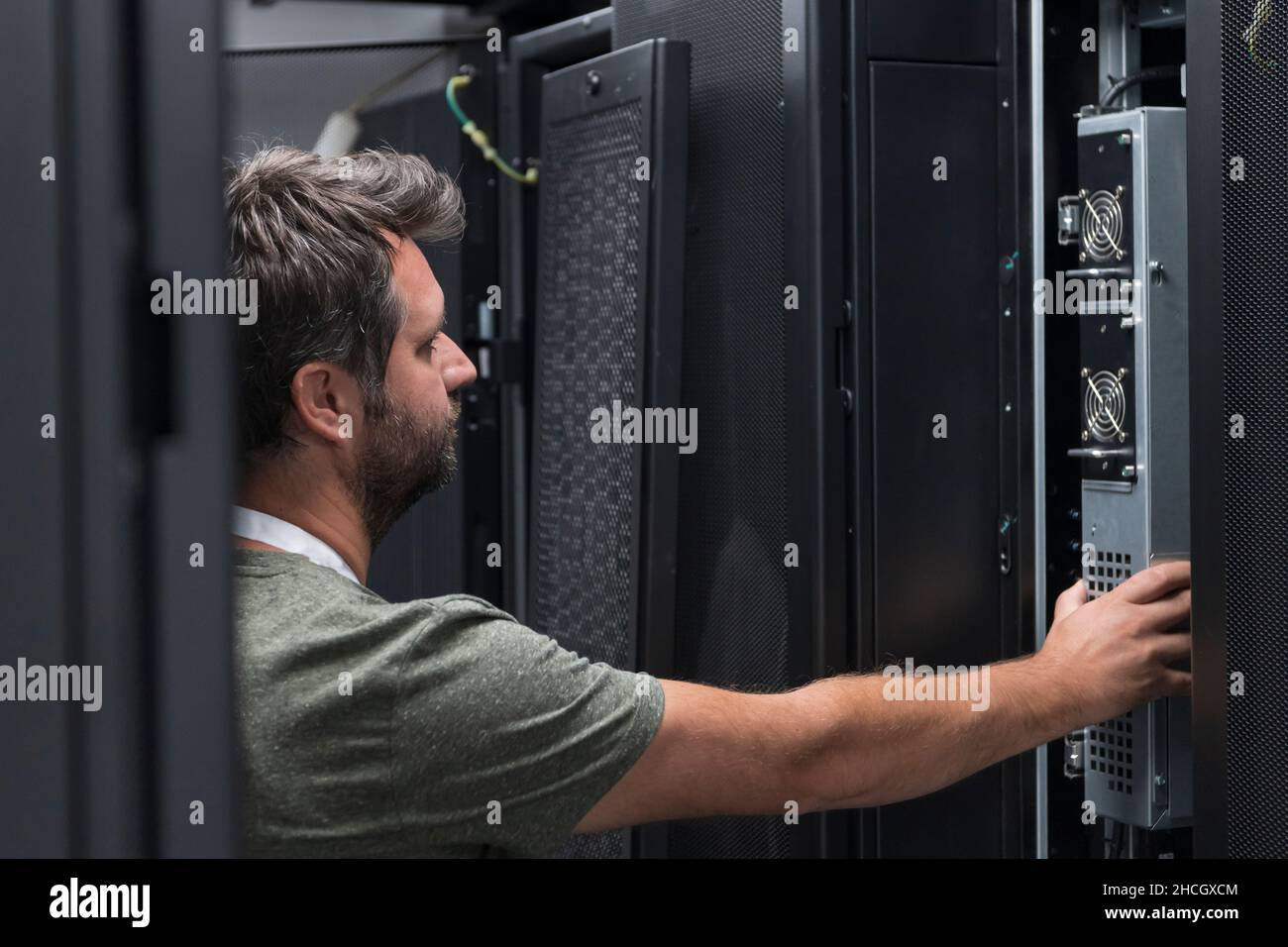 Engineer in ai server farm hi-res stock photography and images - Alamy