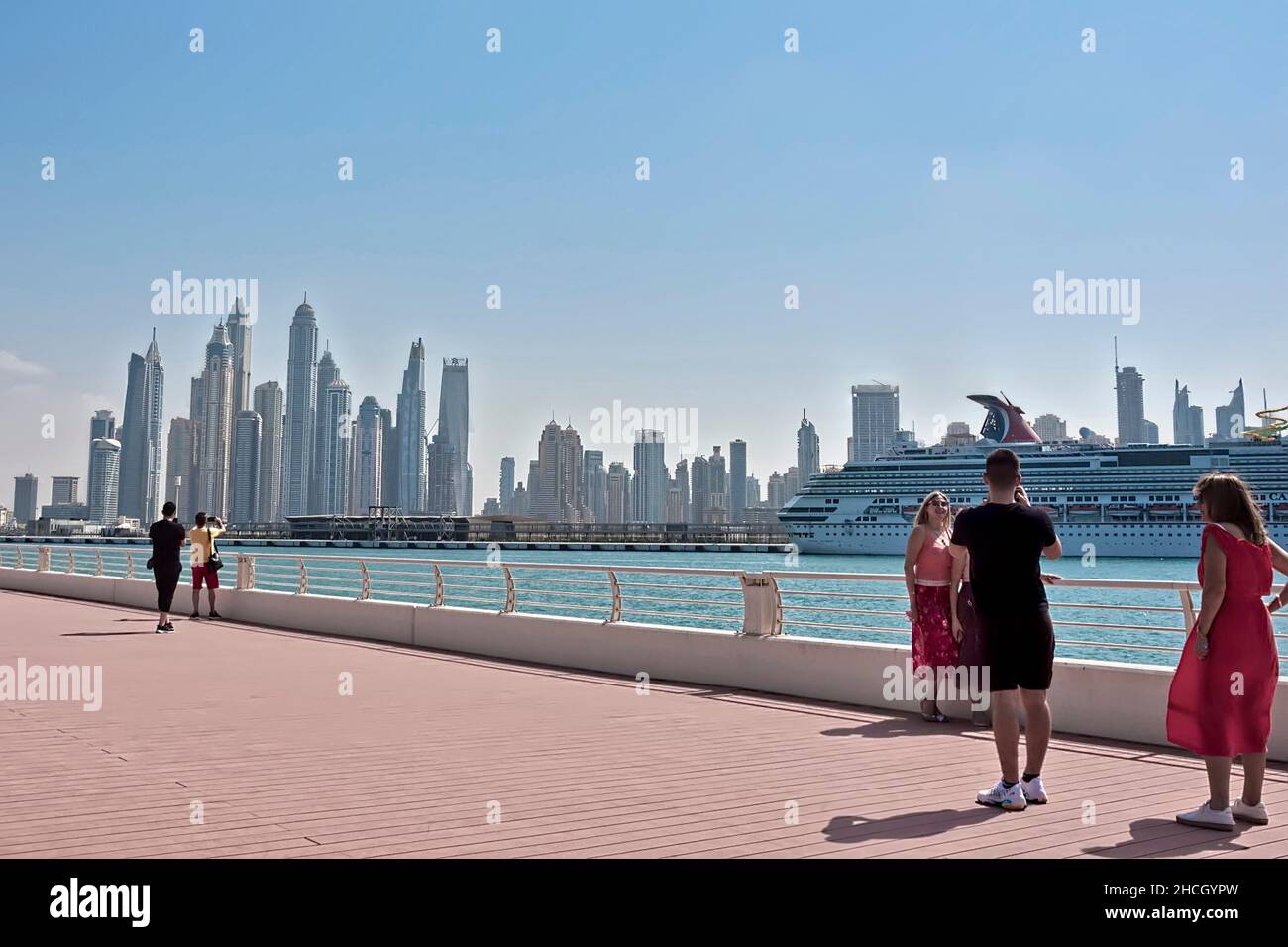 tourists in Dubai, United Arab Emirates, Middle East Stock Photo - Alamy