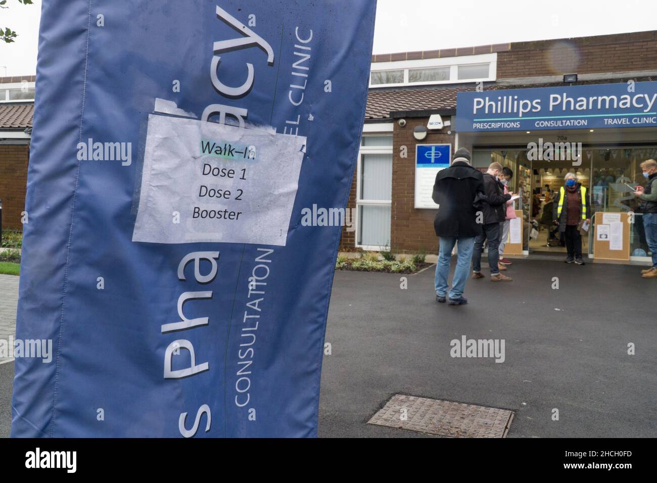 London, UK, 29 January 2021: people queue for walk-in vaccinations ...
