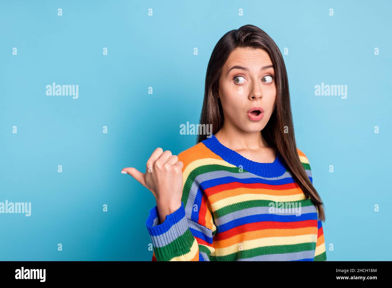 Photo portrait of girl surprised amazed showing thumb copyspace curious ...