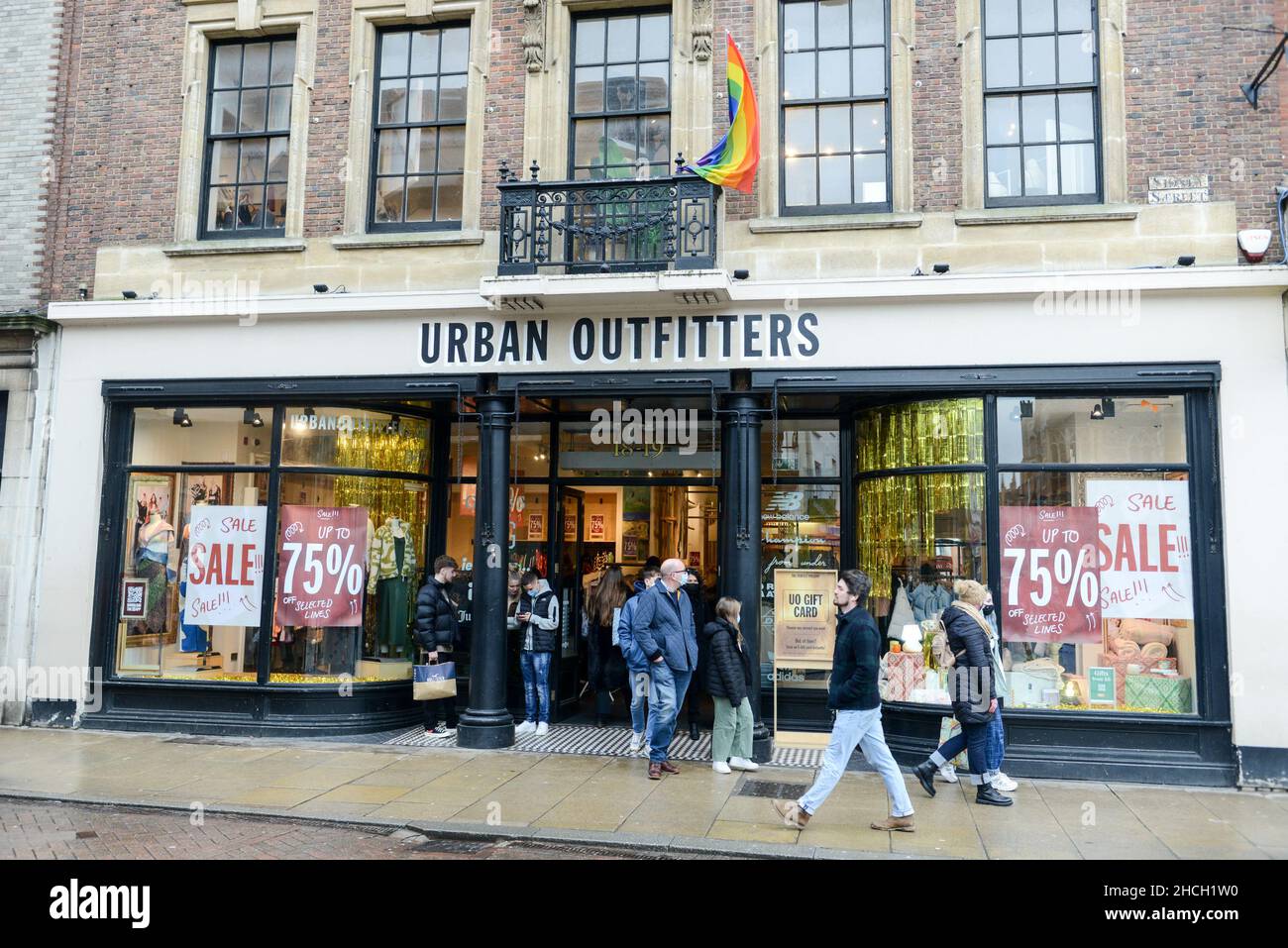 cambridge, England, UK, 28-12-2021. Exterior of retail shop with sale ...