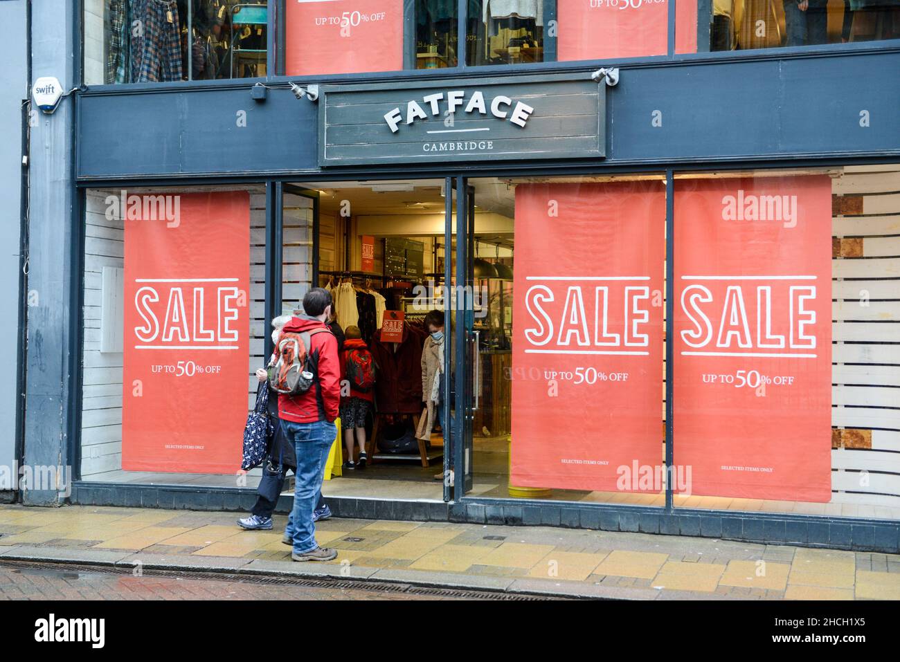 cambridge, England, UK, 28-12-2021. Exterior of retail shop with red ...