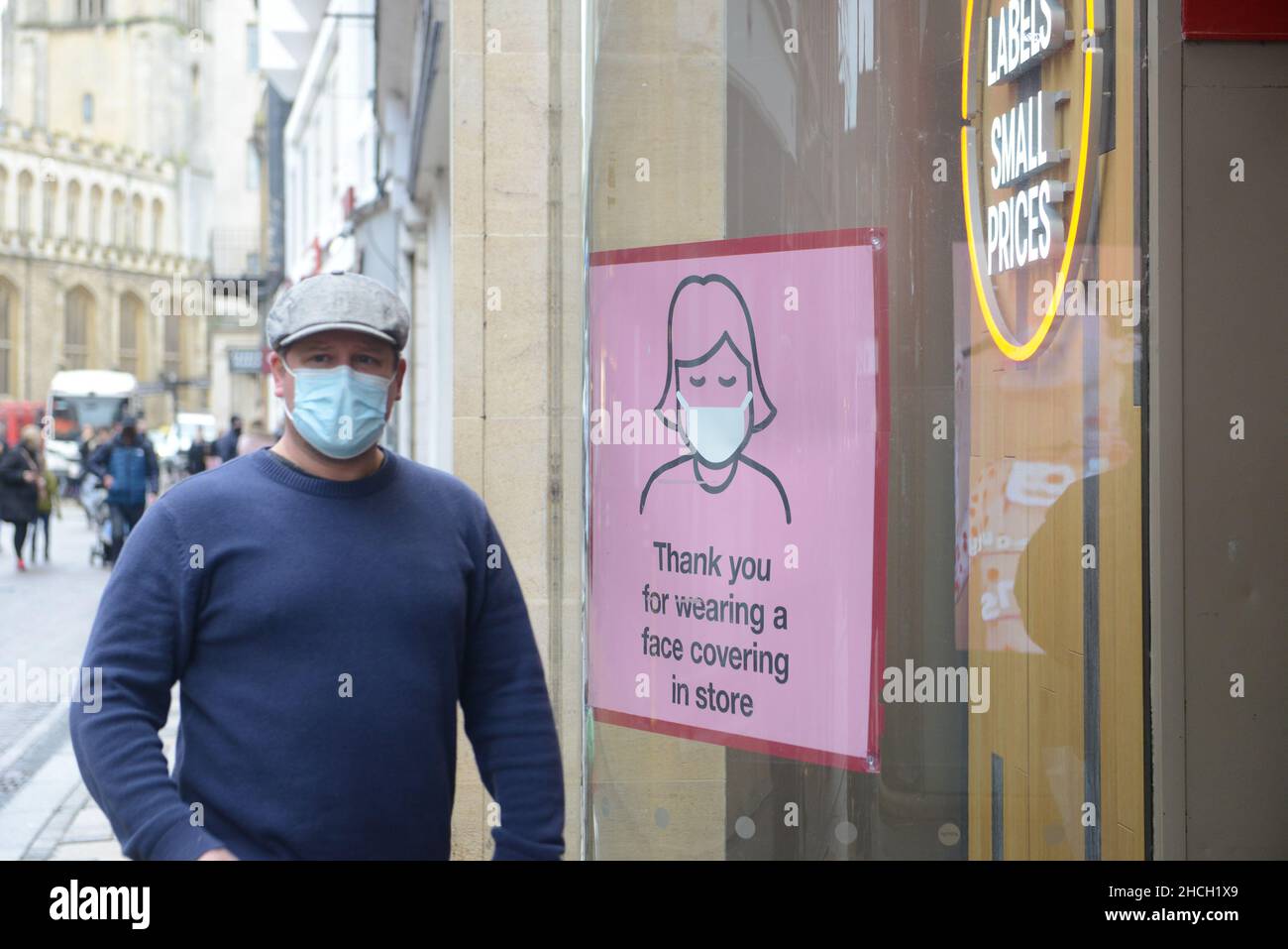 cambridge, England, UK, 28-12-2021. Exterior of retail shop with sign ...