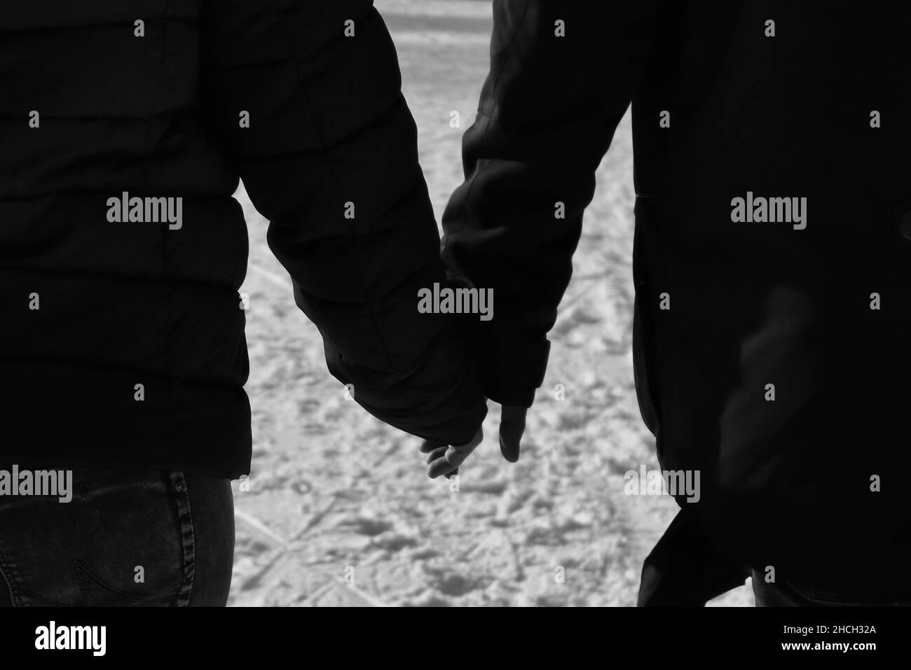 hold hands in winter Stock Photo - Alamy