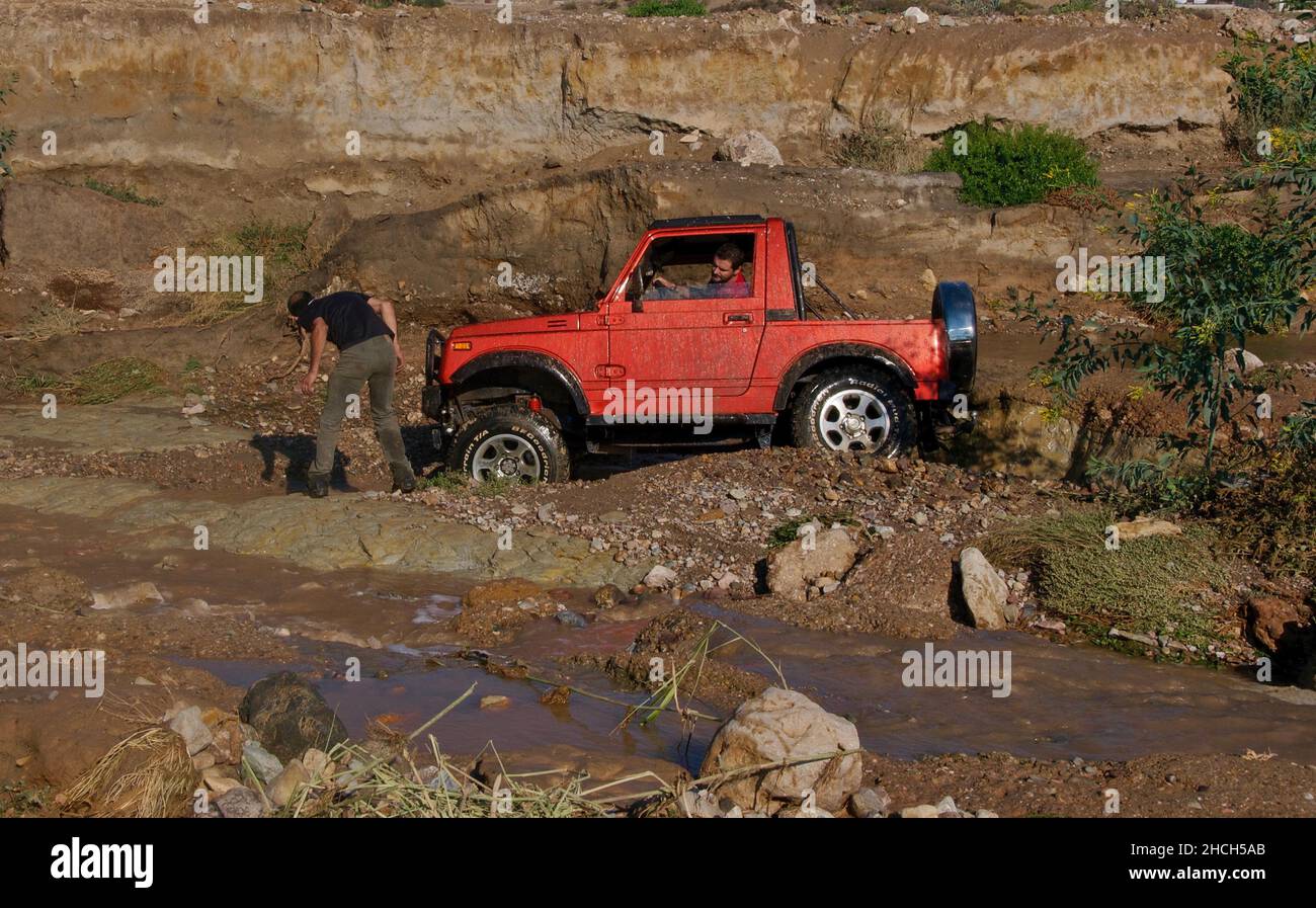 Cars stuck mud hi-res stock photography and images - Alamy