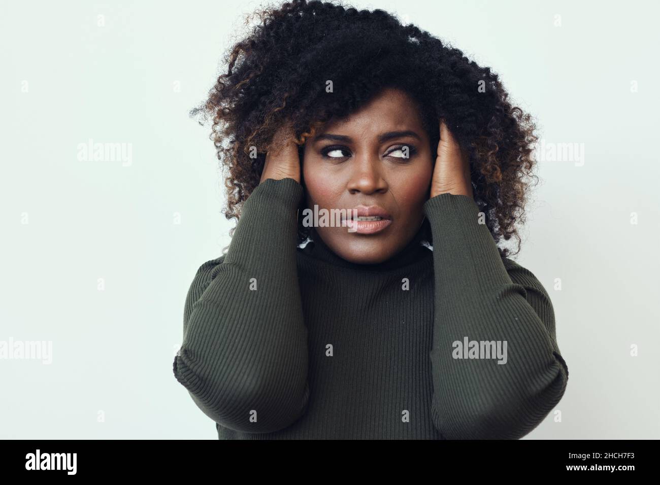 Green eyes curly hair hi-res stock photography and images - Alamy