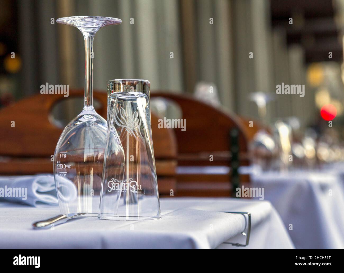 Square table setting hi-res stock photography and images - Alamy