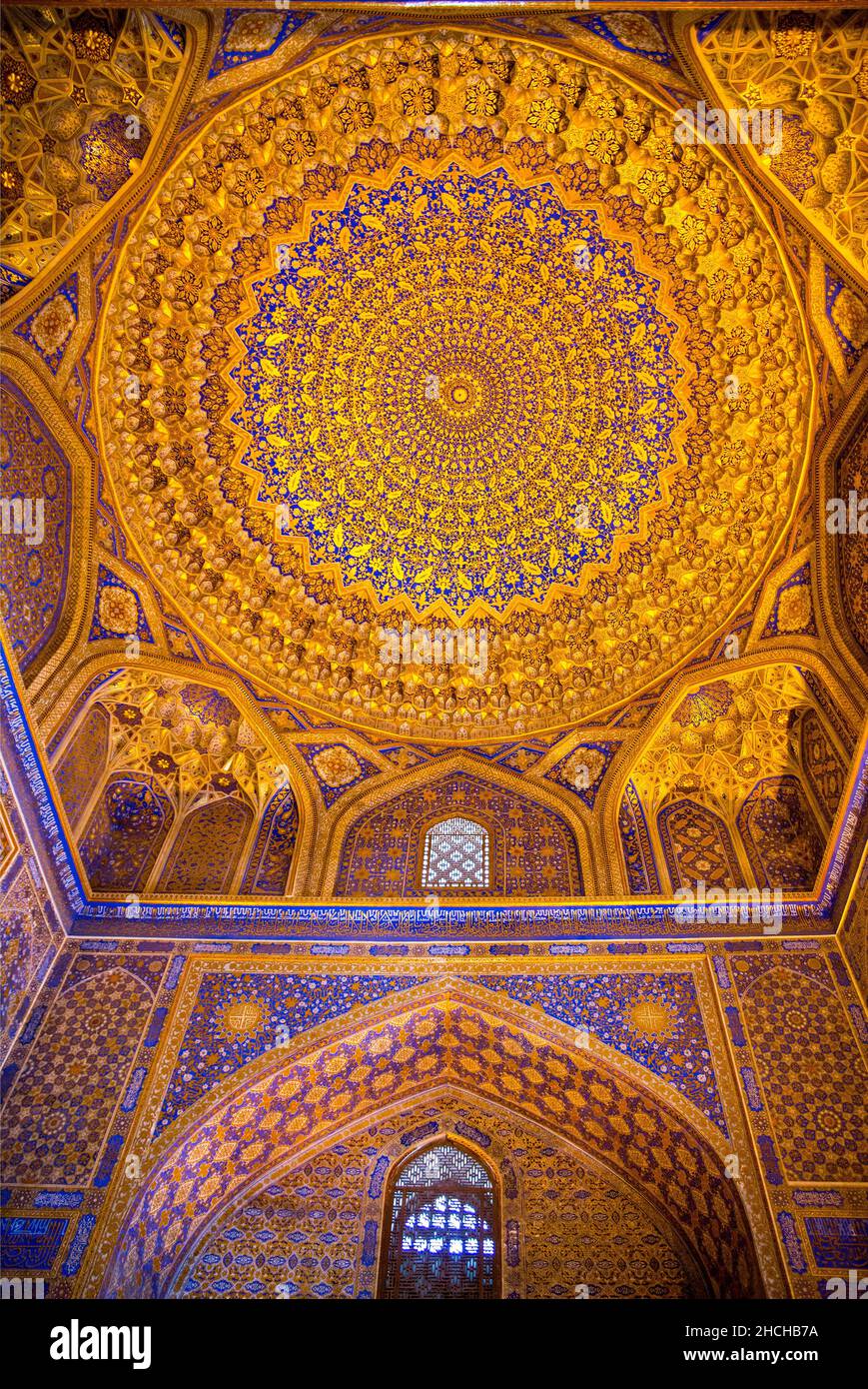 Tillakori Medrese, shining gold interior of the mosque, Registan Square ...