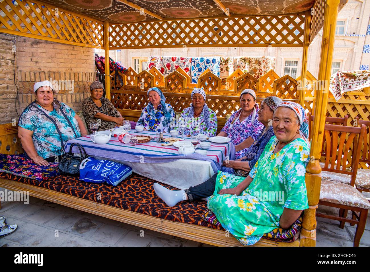 Women in traditional traditional costume at a typical Uzbek table ...