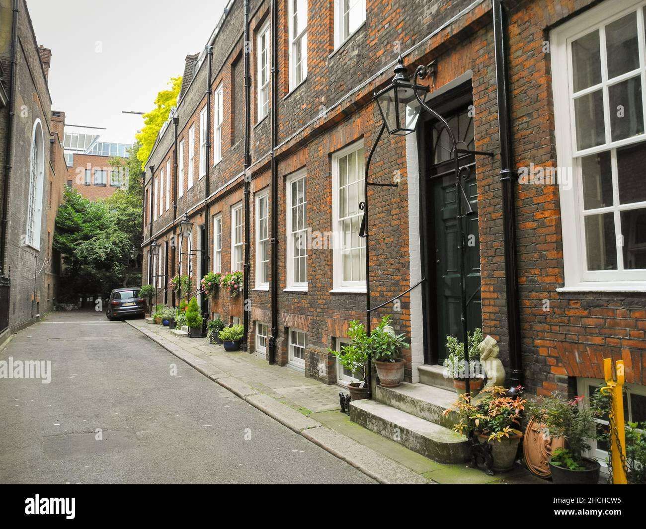 Amen Corner - Picturesque 17th - century houses built for the clergymen ...