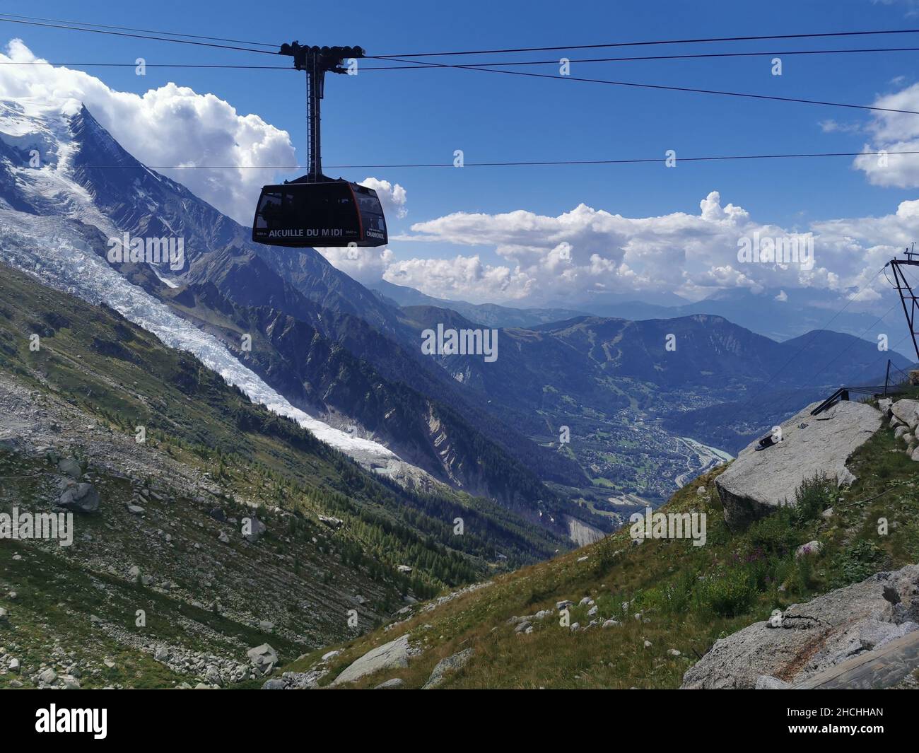 Cableway from Aiguille du Midi in Chamonix, France Stock Photo - Alamy