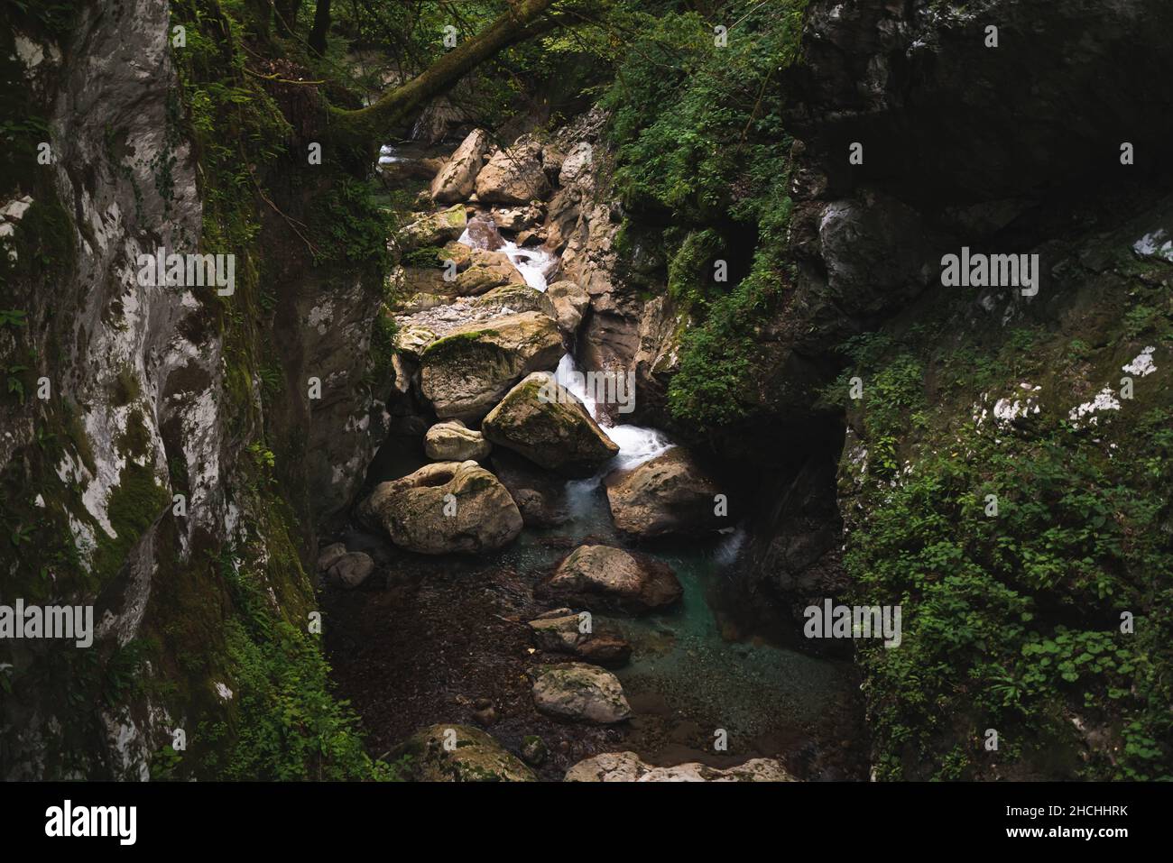 Streaming water over rocks hi-res stock photography and images - Alamy