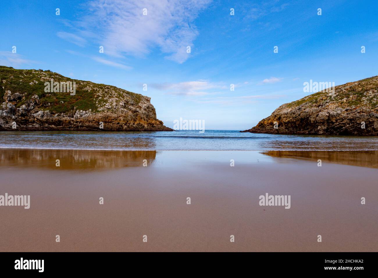 Cliff on the coast cue hi-res stock photography and images - Alamy