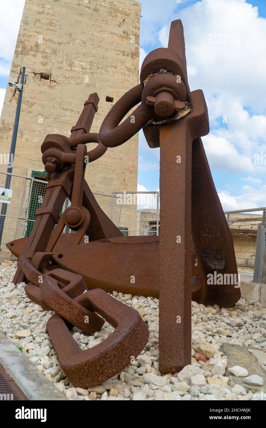 Old Rusty Naval Chain And Anchor Stock Photo - Alamy