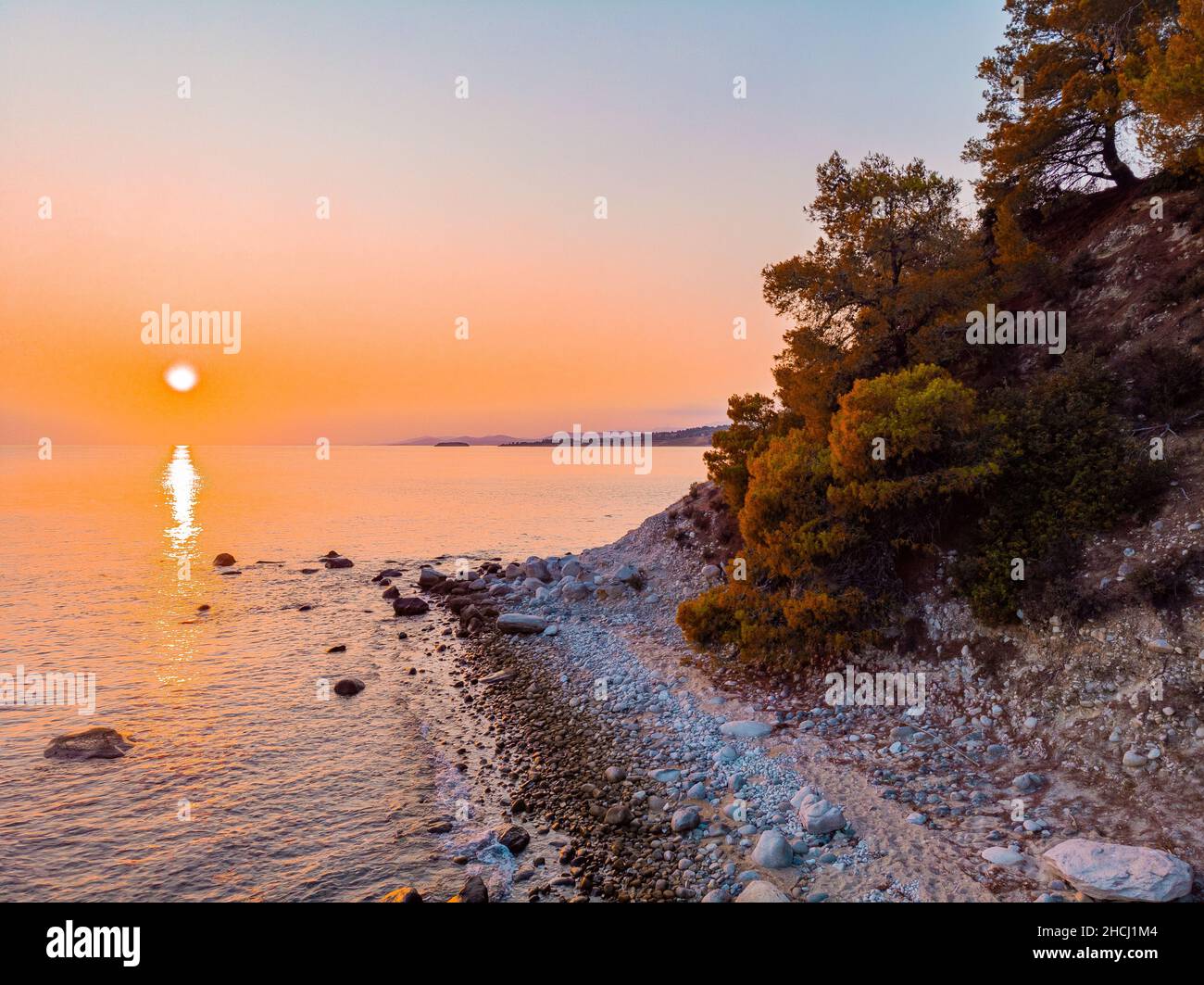 Autumn stone beach ocean hi-res stock photography and images - Alamy