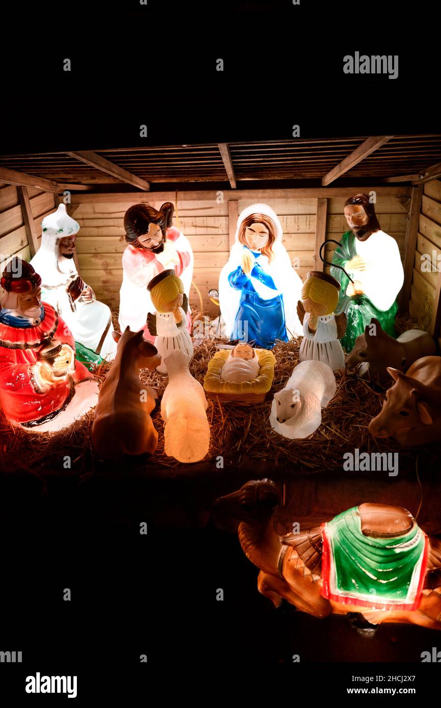 Christmas Models of the birth of jesus in the stable at Chipping Norton ...