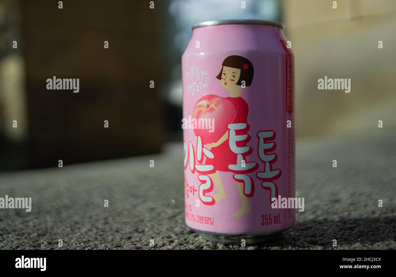 Soju jinro tok tok peach hi-res stock photography and images - Alamy