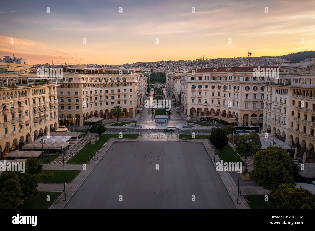 The famous Aristotelous Square in Thessaloniki city without peo ple at ...