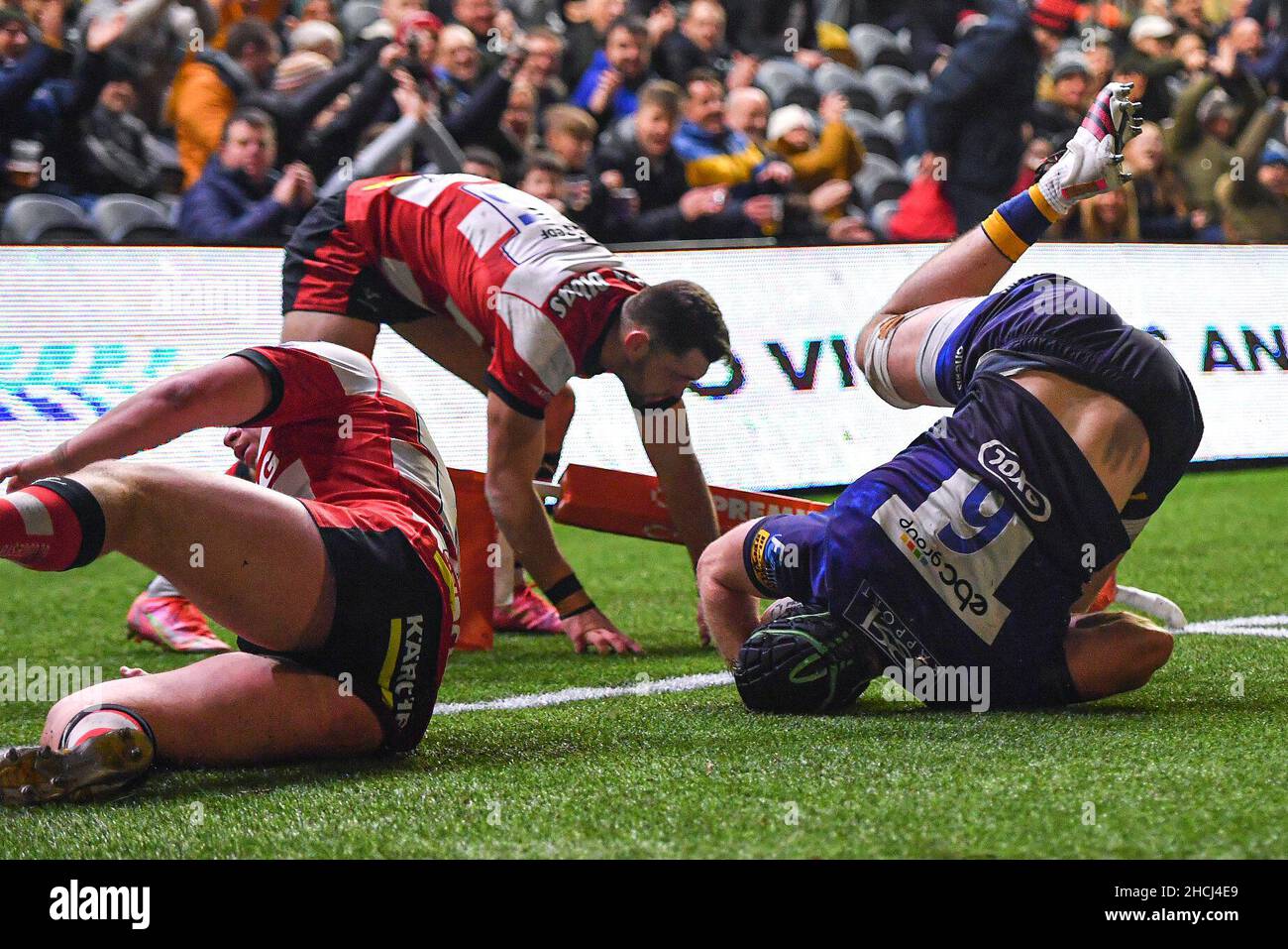Worcester Warriors' Justin Clegg (right) scores their team's first try ...