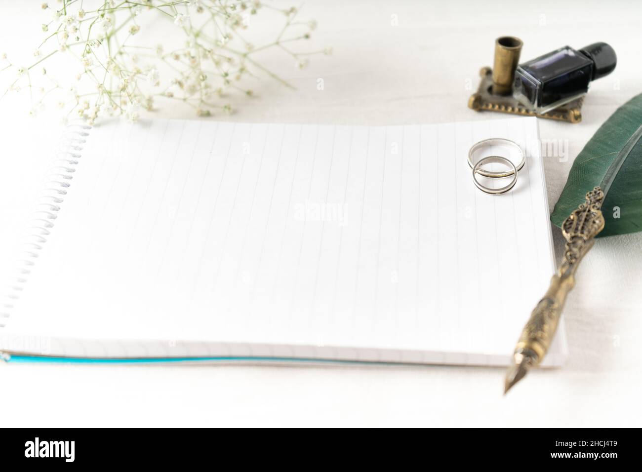 Minimal wedding rings hi-res stock photography and images - Alamy