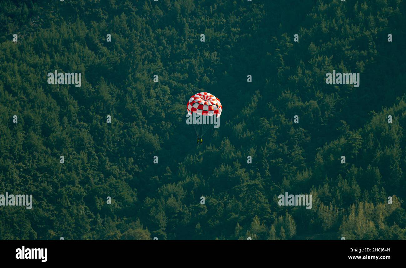 Parachute view plane hi-res stock photography and images - Alamy