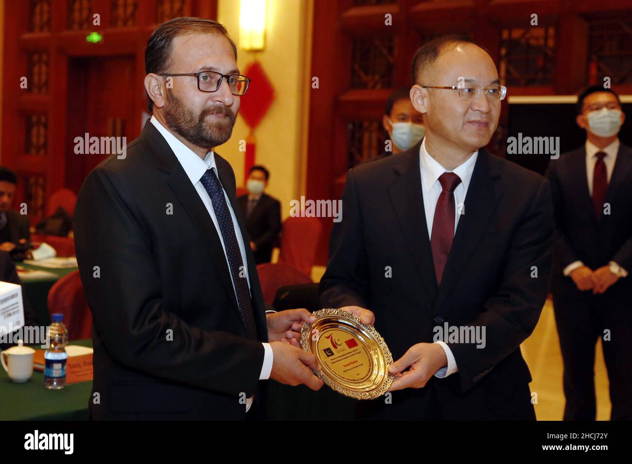 (211229) -- ISLAMABAD, Dec. 29, 2021 (Xinhua) -- Chinese Ambassador to ...