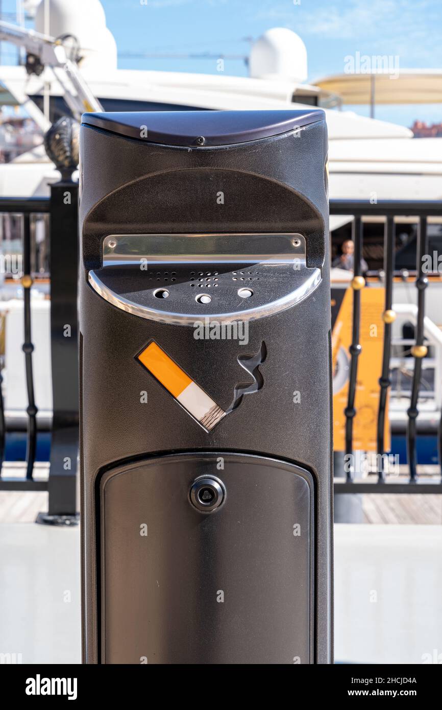 Qatar doha stop sign hi-res stock photography and images - Alamy