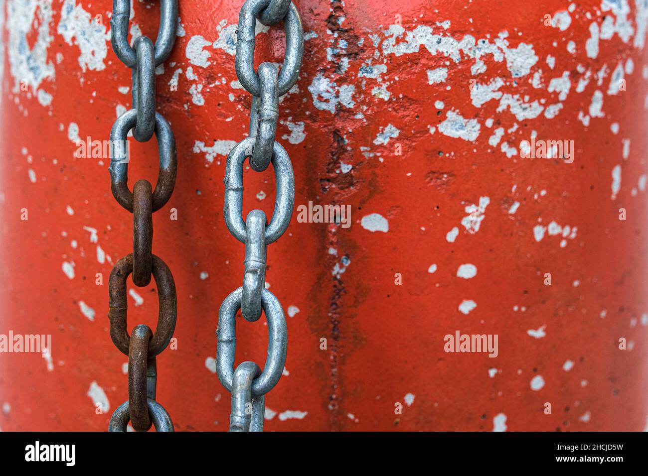 chain background on red wall Stock Photo - Alamy