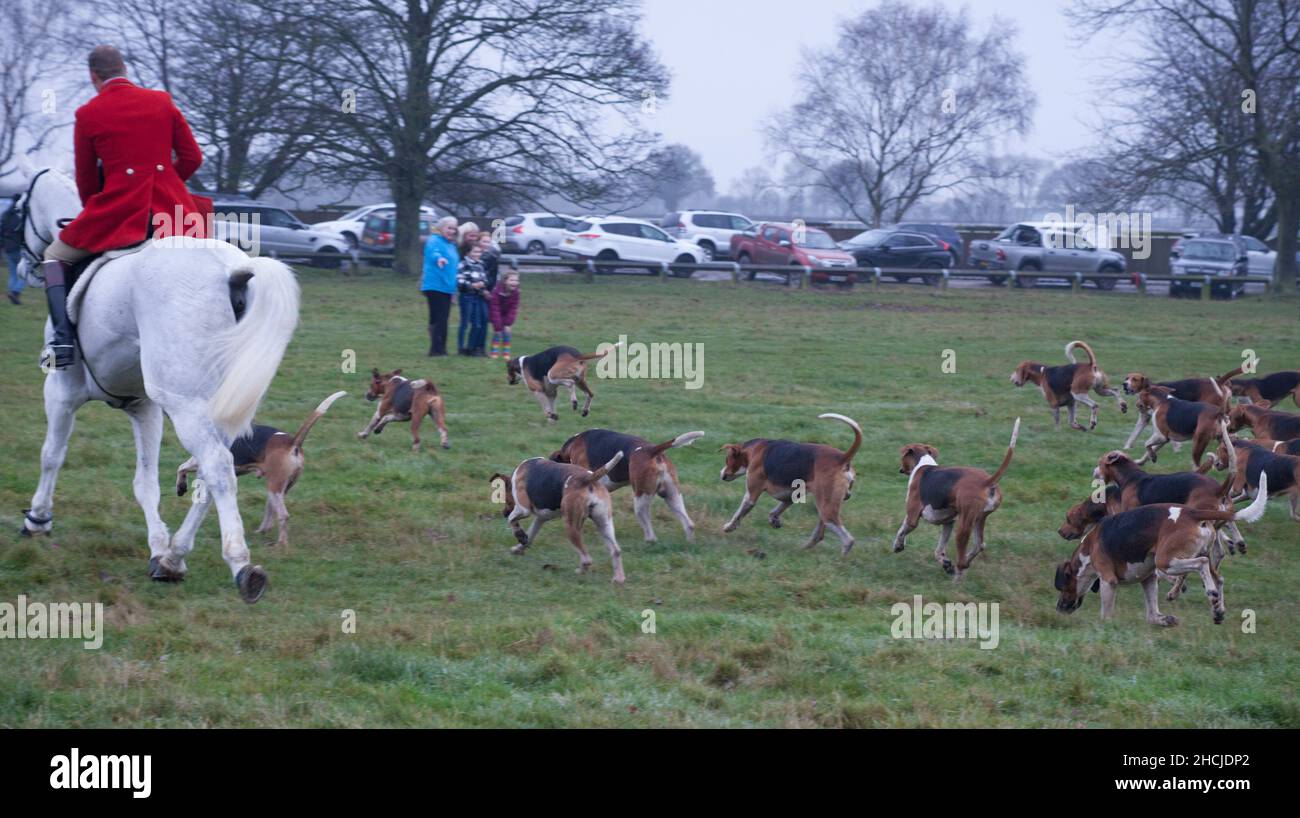 Crowd at Holderness Hunt meet Monday 27th December 2021 Beverley ...