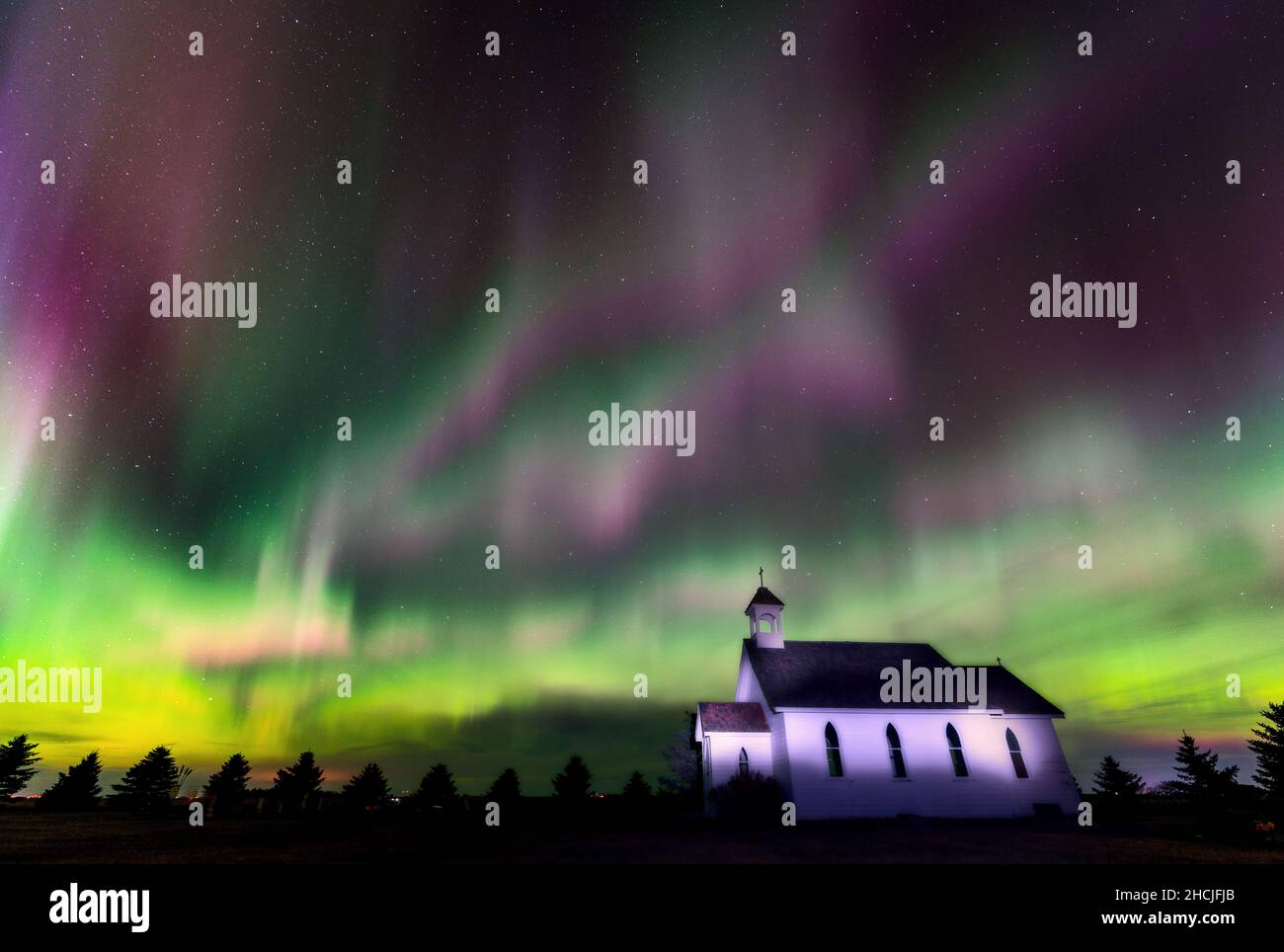 Aurora explosion in Saskatchewan Canada very colorful pulsating Stock ...