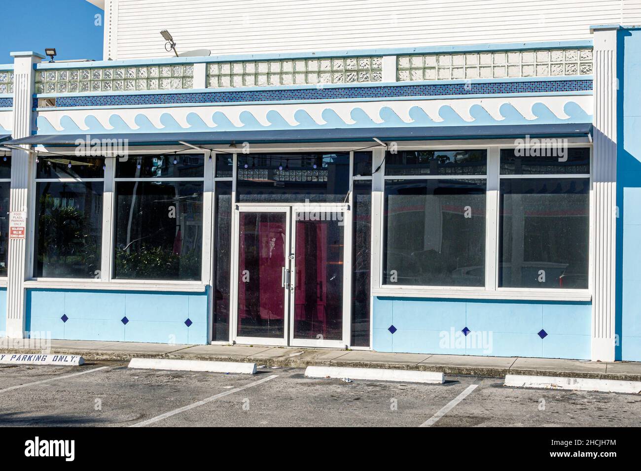 Vacant commercial real estate property store restaurant space hi-res ...