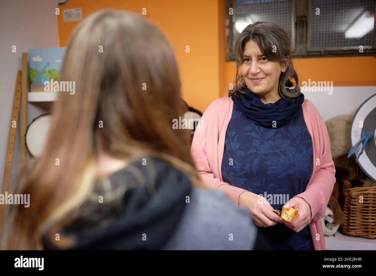 Neuss, Germany. 14th Dec, 2021. Susanne Ricken, employee of Kids im ...