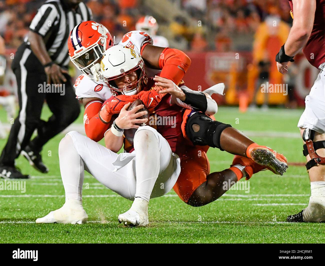 Brock purdy sacked hi-res stock photography and images - Alamy