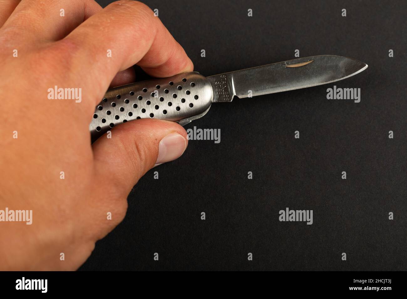 Hand holding utility blade hi-res stock photography and images - Alamy