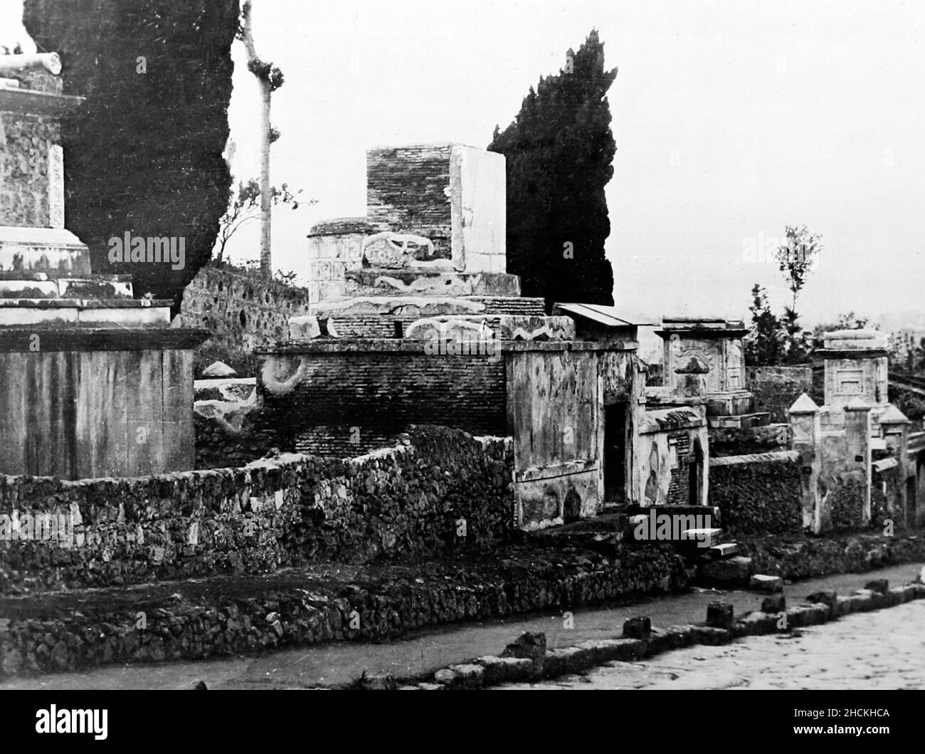 Victorian tombs hi-res stock photography and images - Alamy