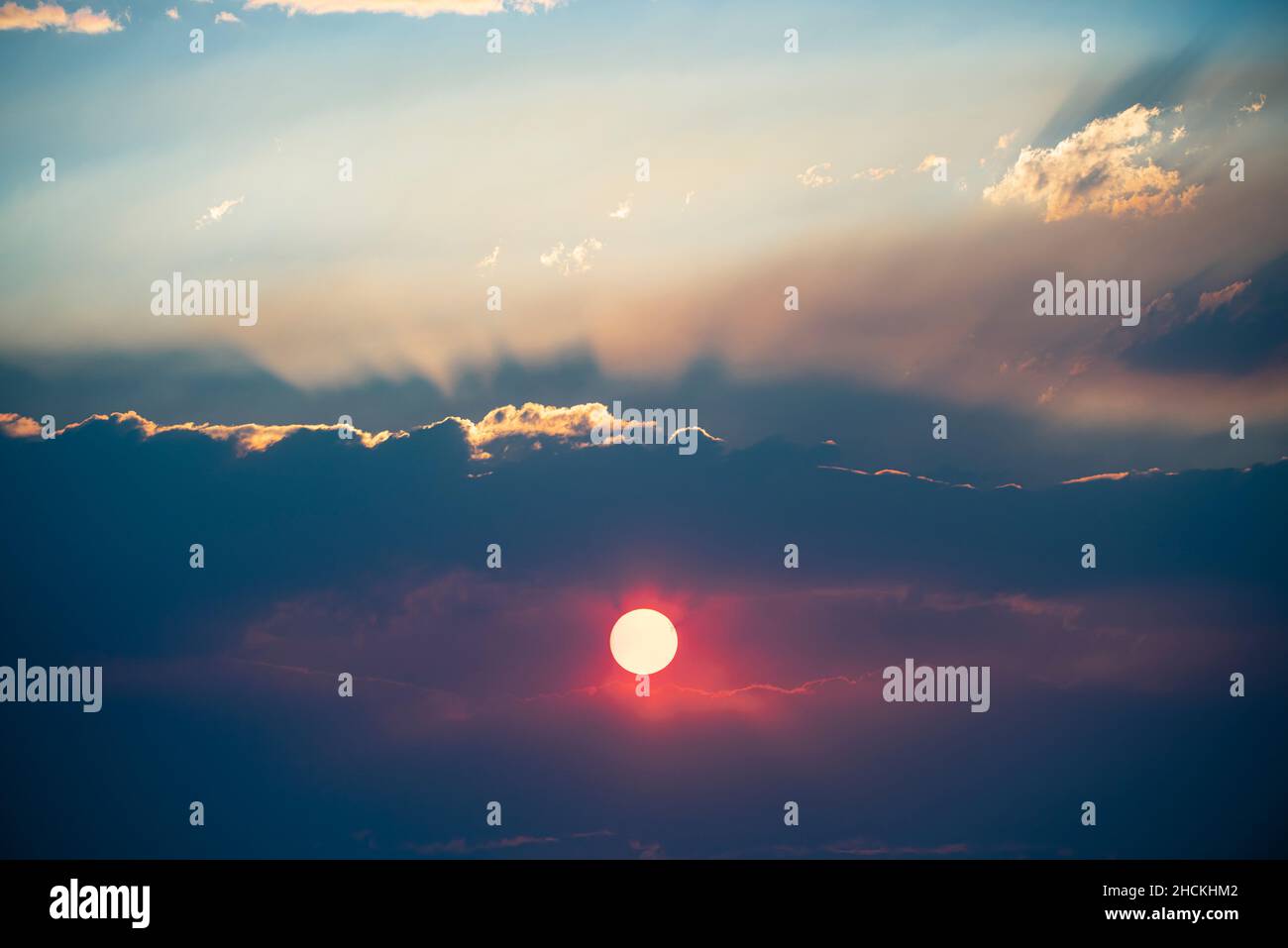 Natural sunset sunrise. Sun over skyline, horizon. Gradient color. Sky ...