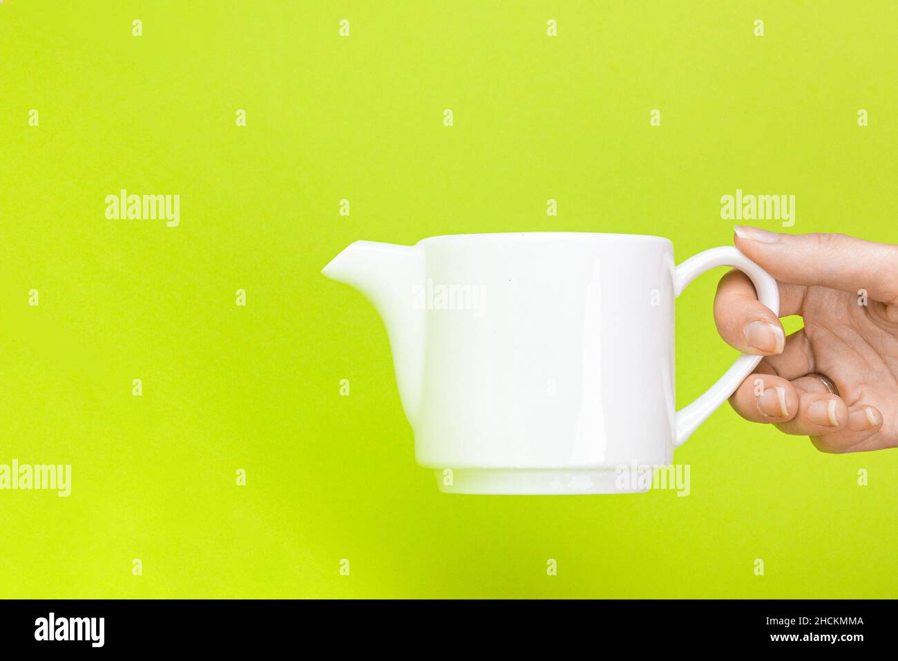 Woman herb pot kitchen hi-res stock photography and images - Alamy