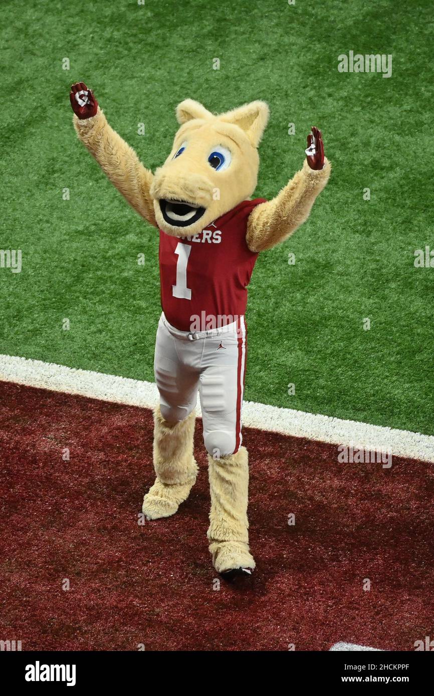 December 29, 2021: Oklahoma Sooners Mascot Boomer performing during the ...