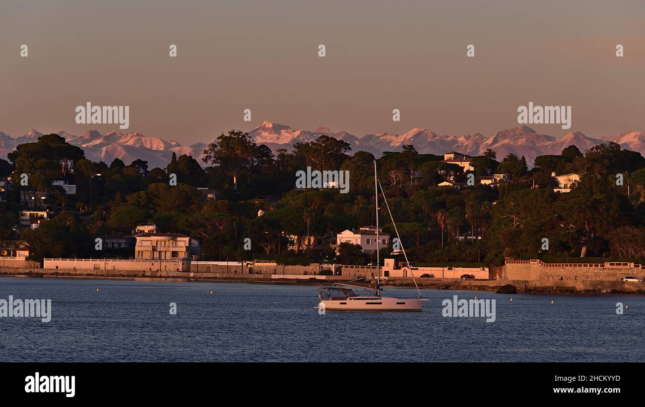 Stunning view over the Bay of Billionaires at the French Riviera in ...