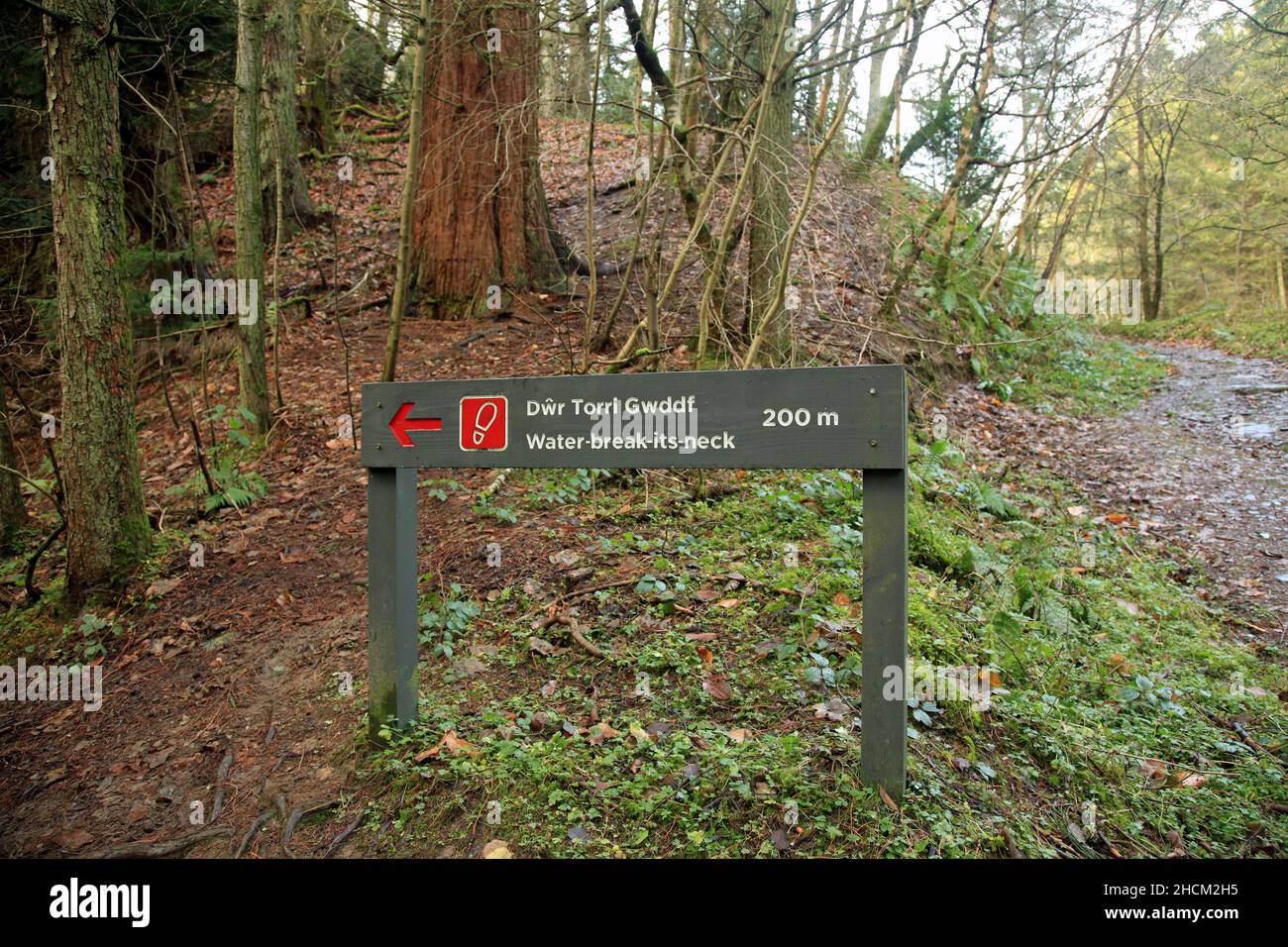 Sign marking the start of the path to Water-break-its-neck waterfall ...