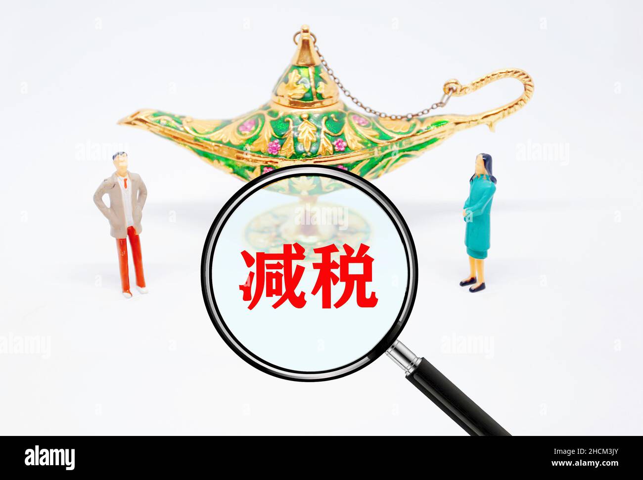 SHANGHAI, CHINA - DECEMBER 30, 2021 - Tax payers receive preferential ...