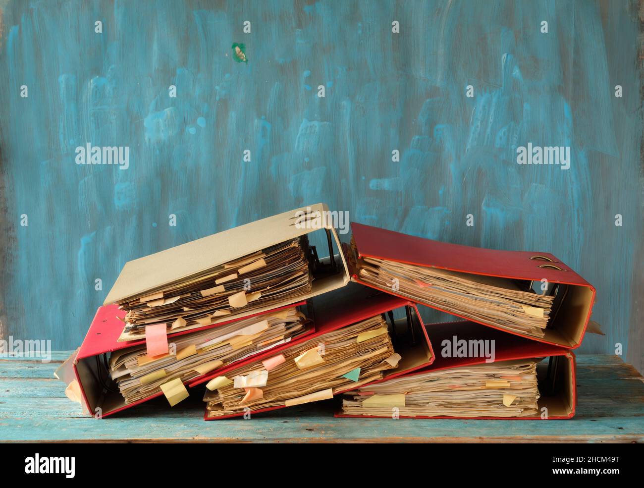 Messy office table hi-res stock photography and images - Alamy